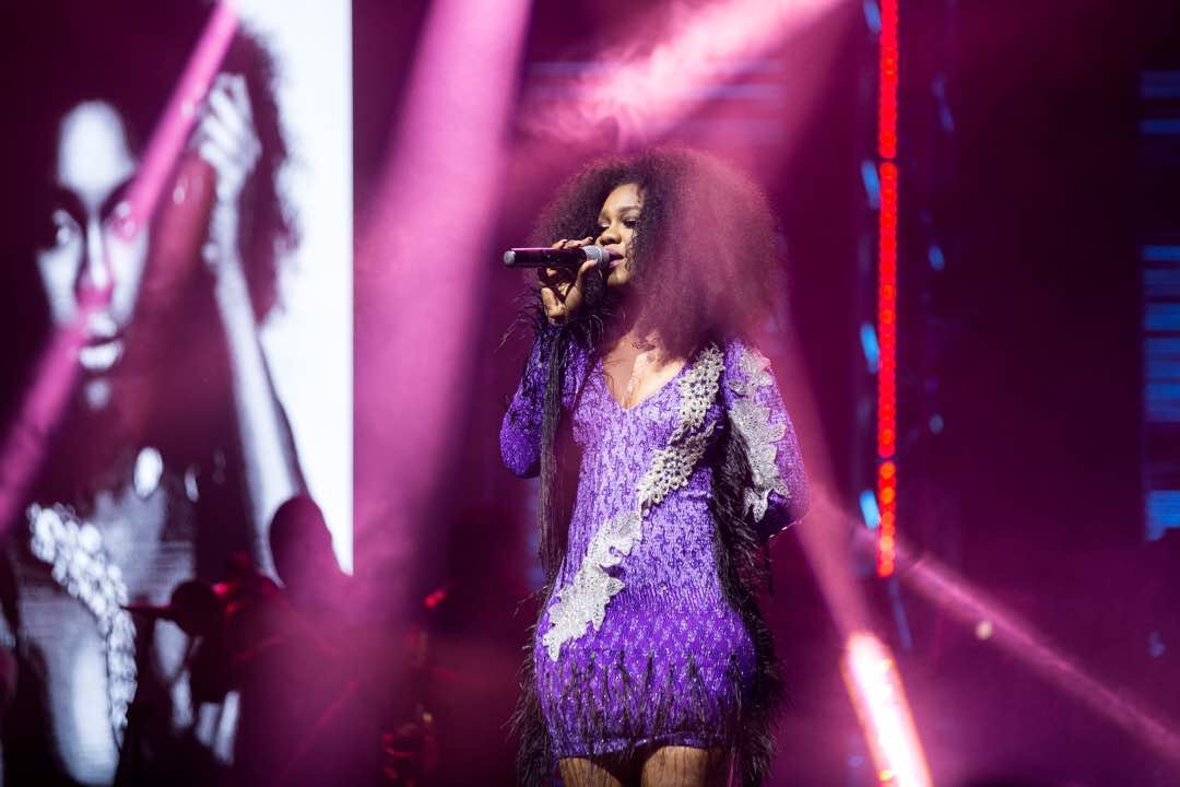 How Becca Left The Nation Talking About Her Style At Becca @ 10 Concert ...