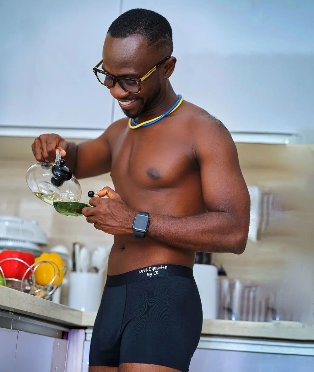 Iconic GH Musician Okyeame Kwame Shows Off His New Boxer Shorts Line Whilst Giving Women ...