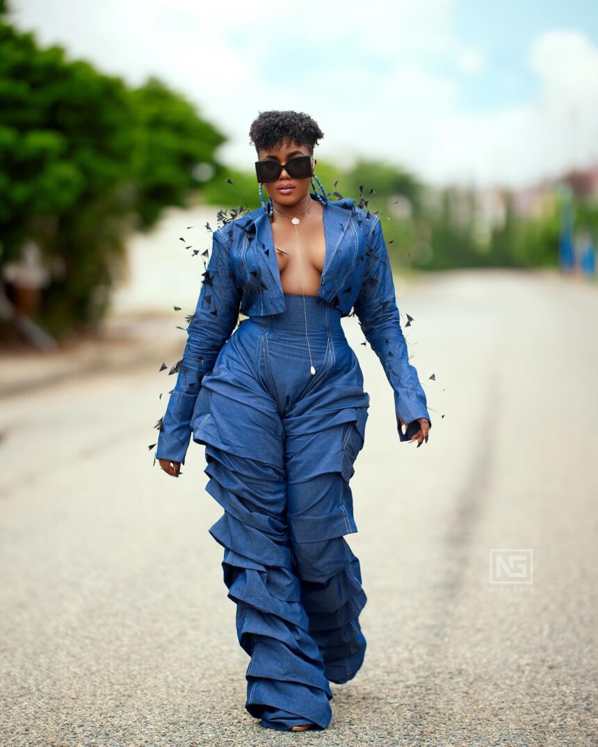 #OOTD: Jessica Larny Stuns in Unique Detailed Denim Elegance Curated By Valoo Stitches - Fashion ...