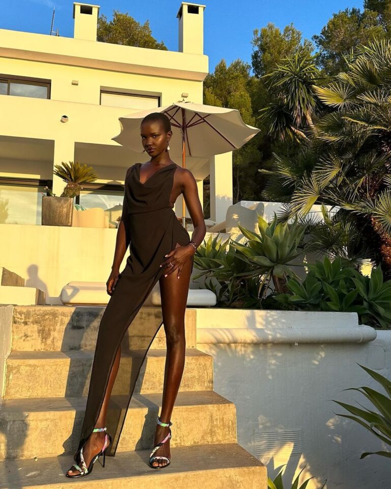 PICS: Sudanese Beauties Shake The Internet In These Stunning Resort Phone Snaps - Fashion GHANA